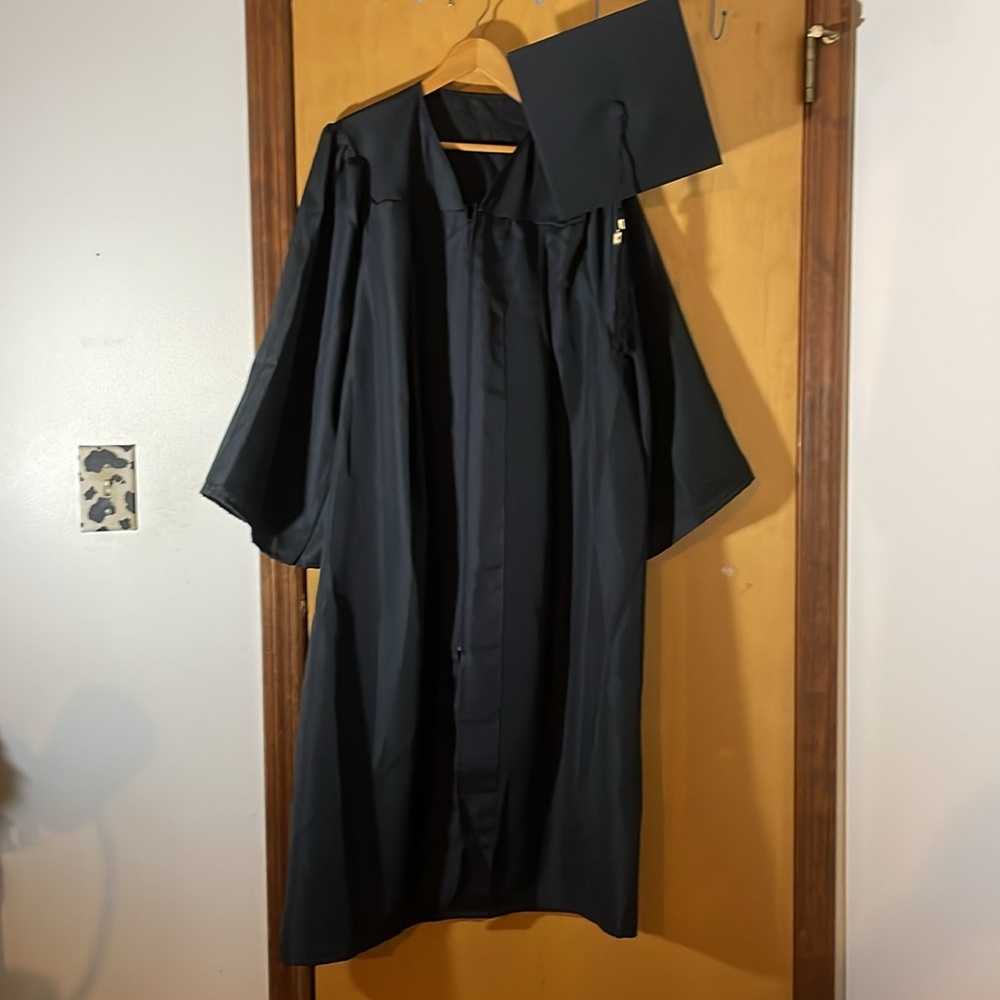Graduation Cap And Gown - Gem